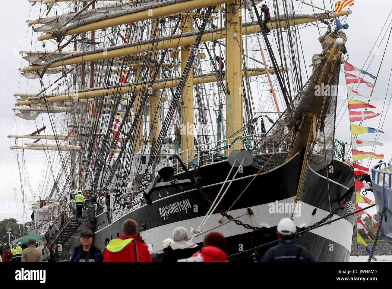 Rostock, Germany. 12th Aug, 2017. The Russian tall ship Krusenstern ...