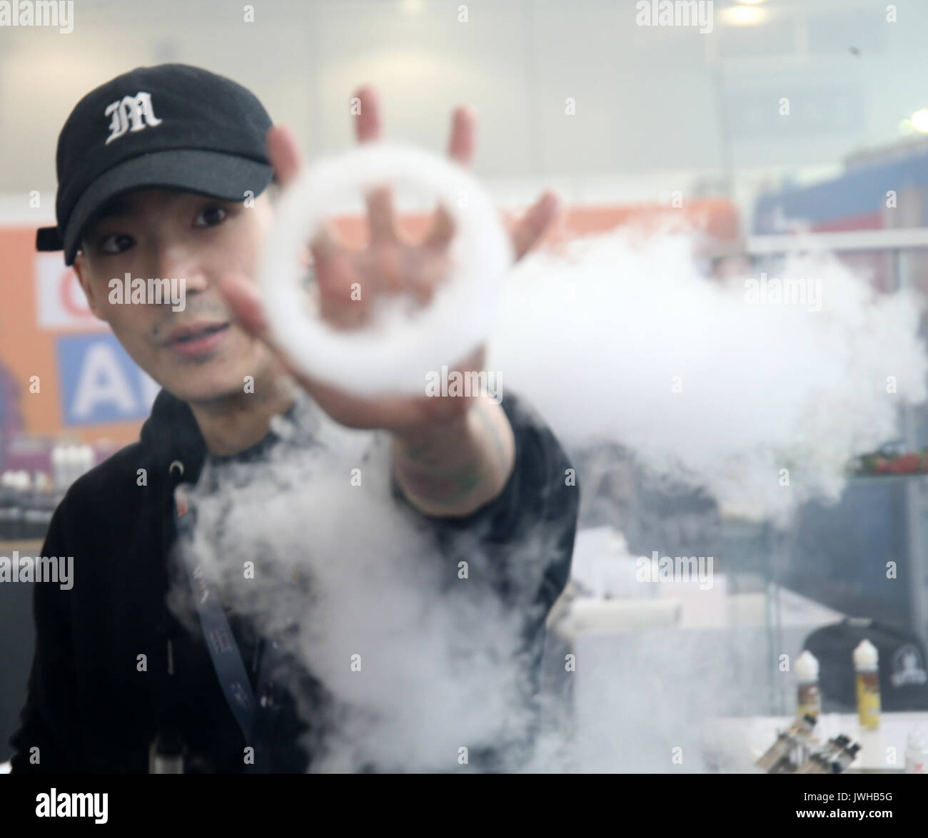 London vape show hi-res stock photography and images - Alamy