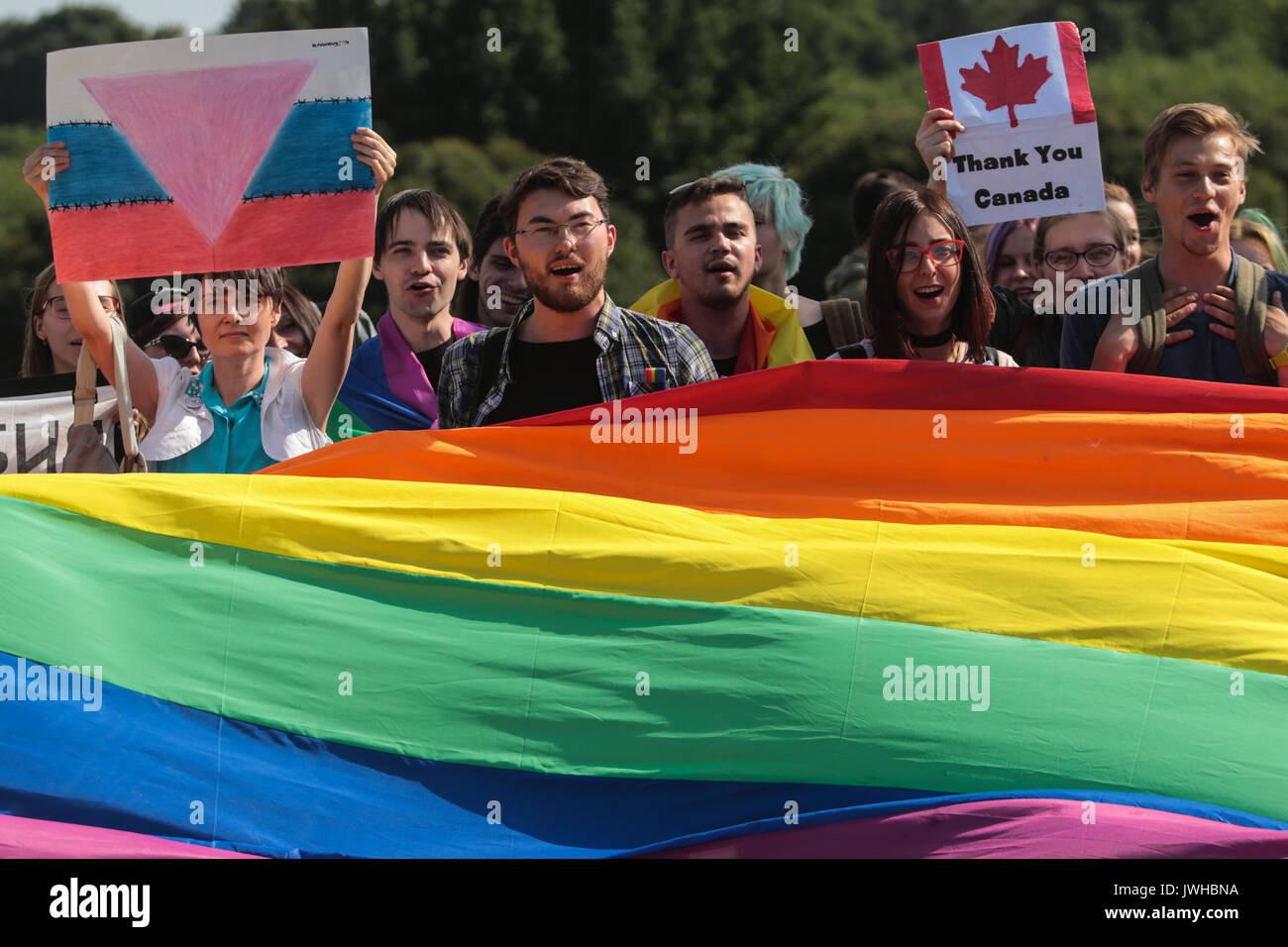 St. Petersburg, Russia. 12th Aug, 2017. Participants hold a rainbow ...