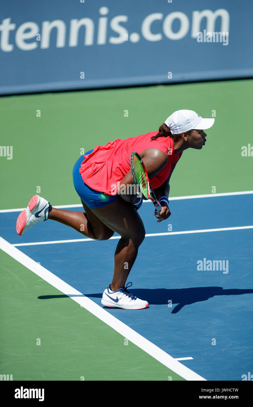 Mason, Ohio, USA. 12th Aug, 2017. Taylor Townsend (USA) serves during ...