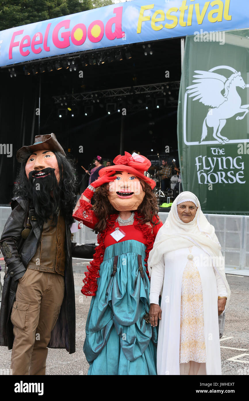 Singers wearing masks hi-res stock photography and images - Alamy