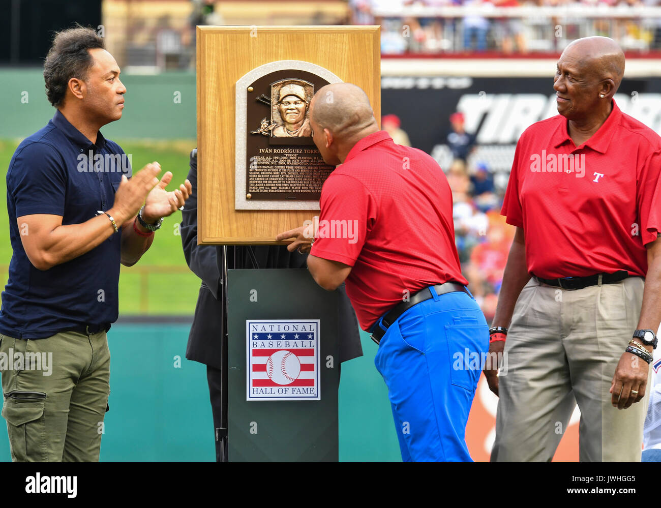 Aug 12, 2017: Ivan Pudge Rodgriguez kisses his All of Fame plaque as he ...