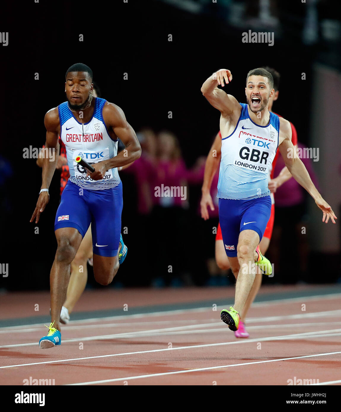 (170813) -- LONDON, Aug. 13, 2017 -- Nethaneel Mitchell-Blake (L) and ...