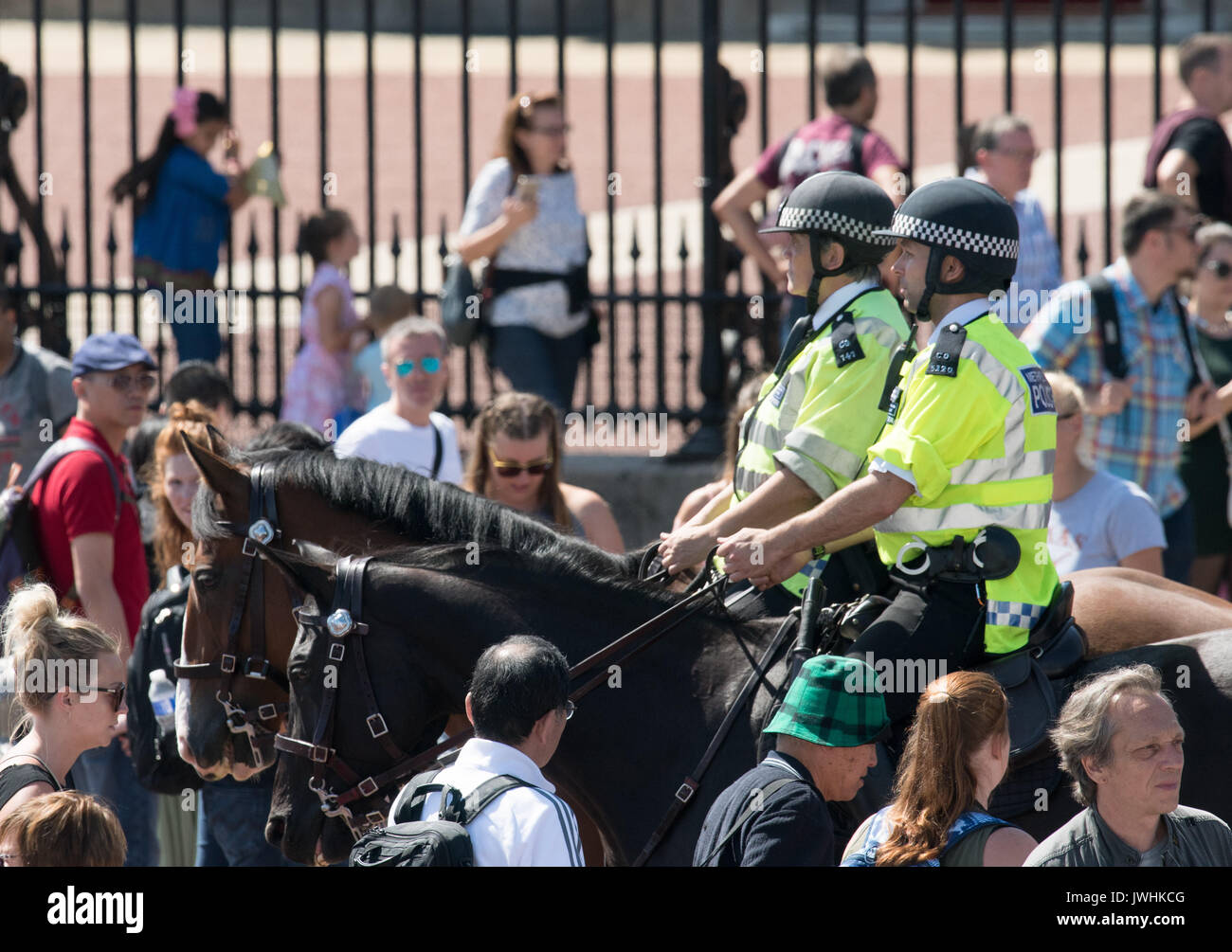 London, UK. 13th Aug, 2017. Mounted police officers patrol the marathon ...