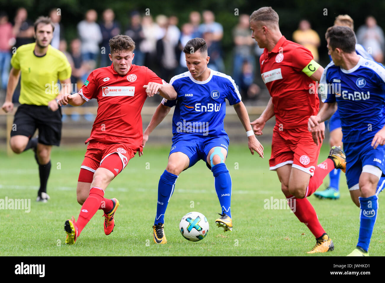 Karlsruhe, Deutschland. 13th Aug, 2017. Yannick Becker (KSC) im ...
