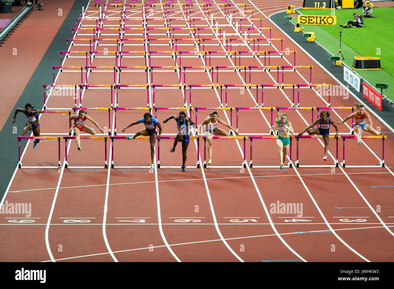 Hurdles finish hi-res stock photography and images - Alamy