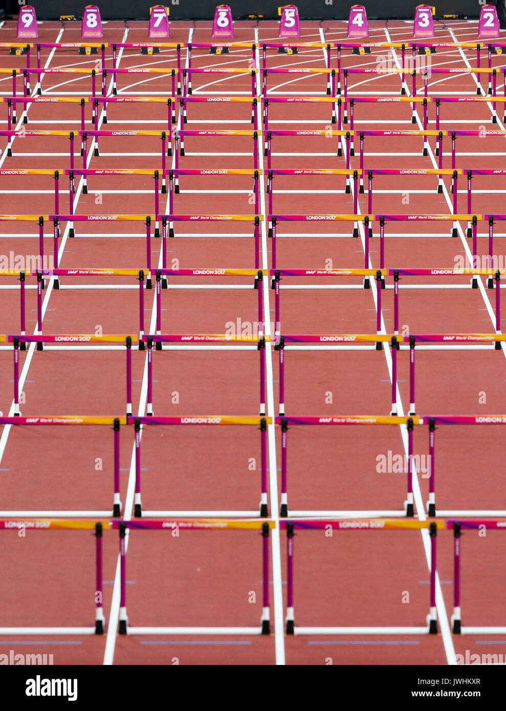 Womens 110m hurdles hi-res stock photography and images - Alamy