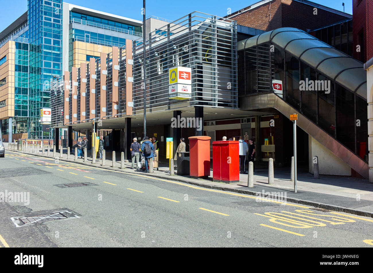 Moorfields station hi-res stock photography and images - Alamy