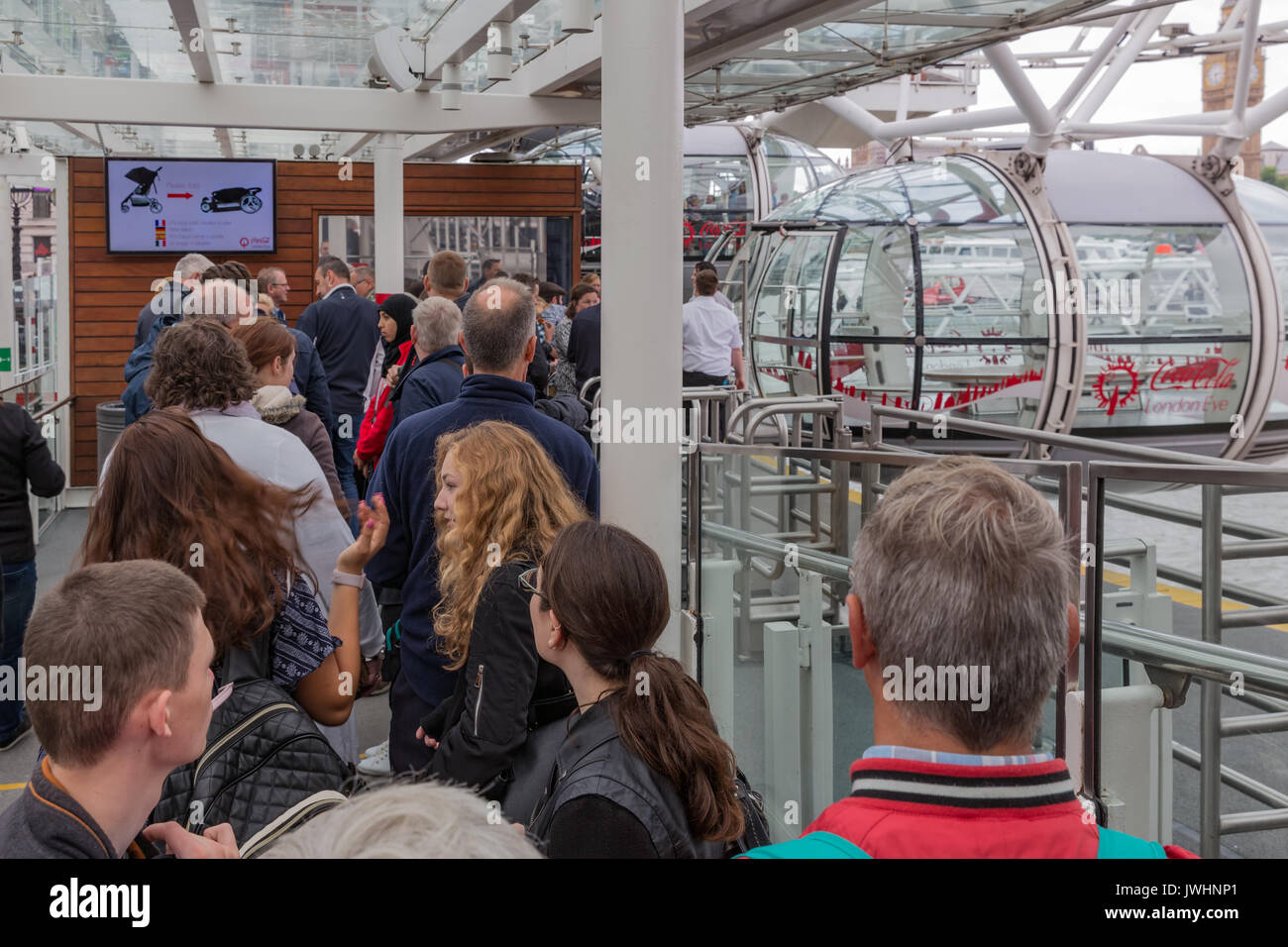 Ferris wheel landmark tourists queue hi-res stock photography and ...