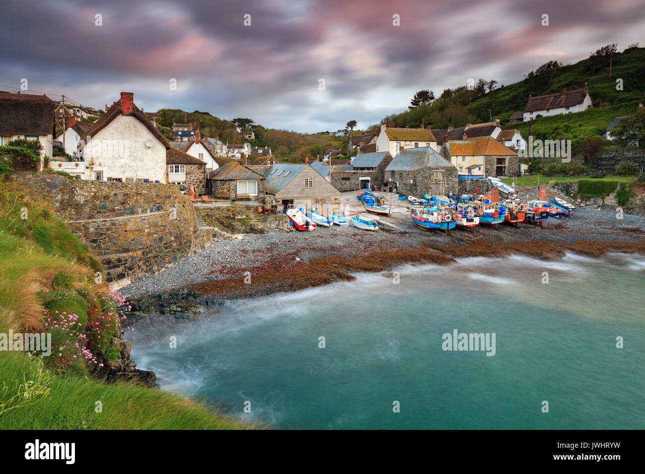 Cadgwith cornwall hi-res stock photography and images - Alamy