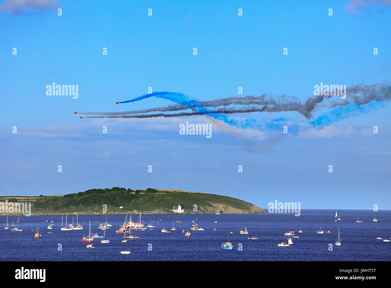 Red and blue smoke hi-res stock photography and images - Alamy