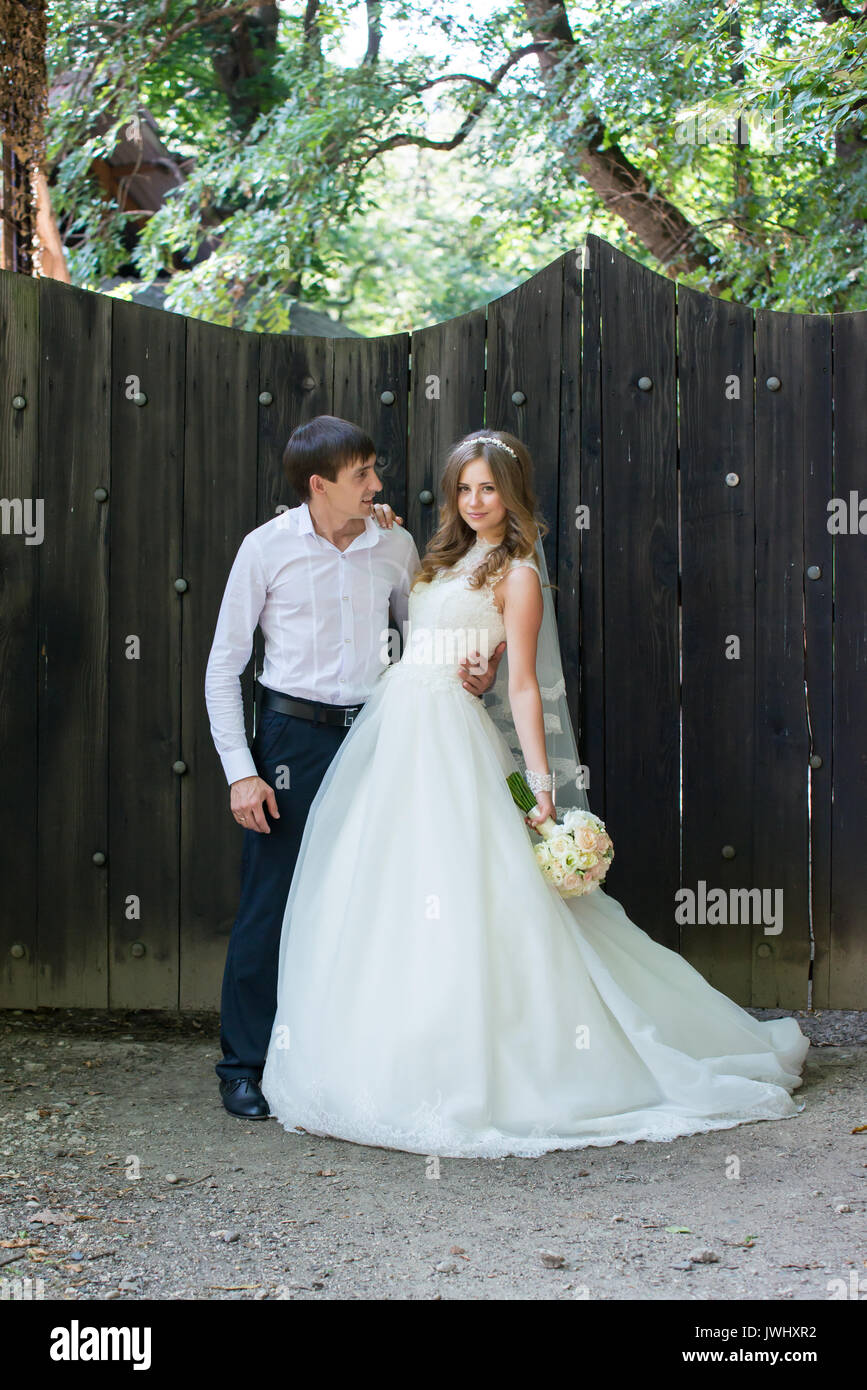 Beautiful married couple in the wedding day Stock Photo - Alamy