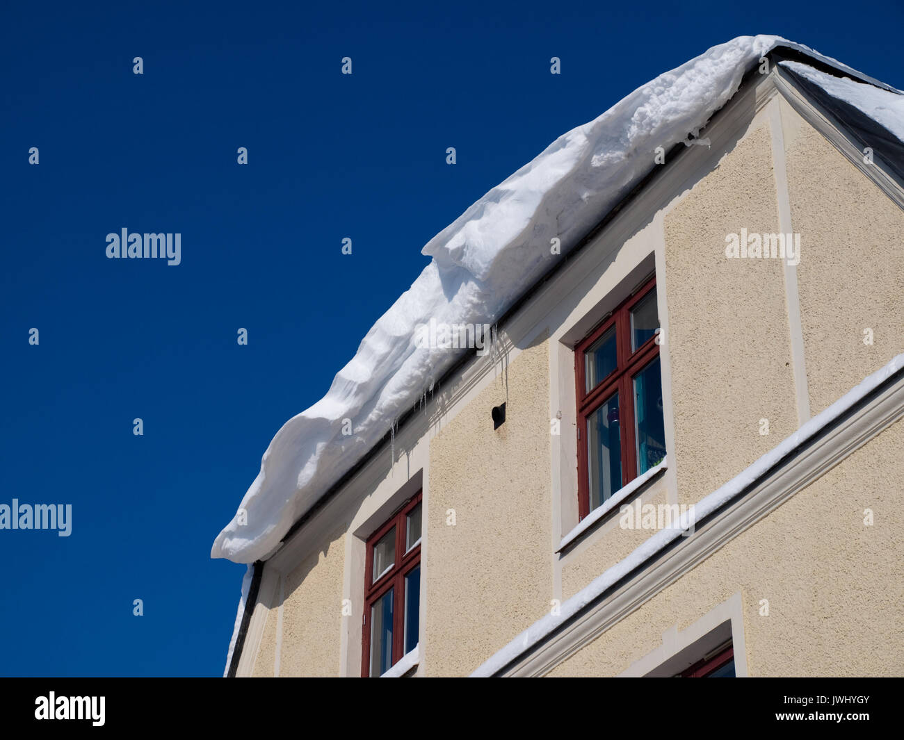 Snow overhang hi-res stock photography and images - Alamy