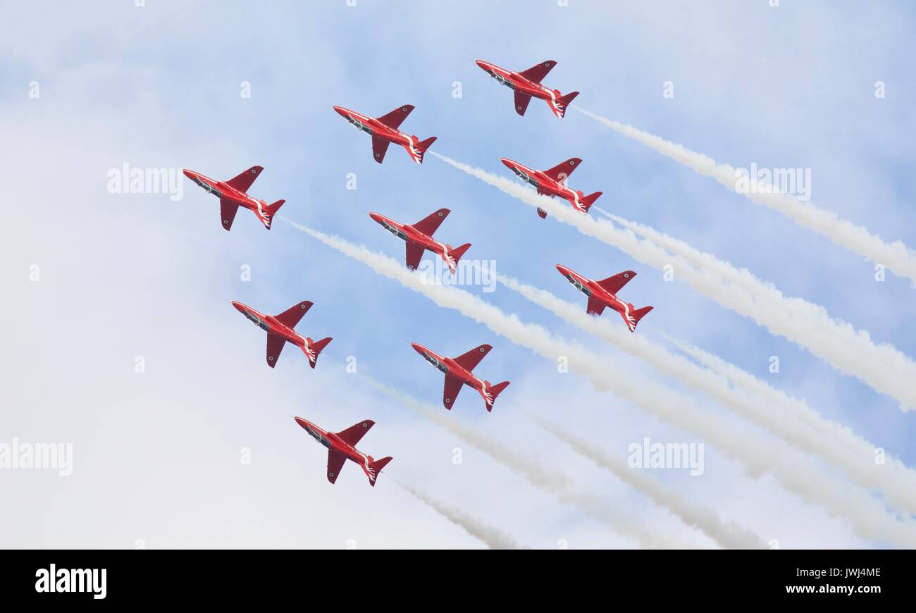 Red arrow jets in formation hi-res stock photography and images - Alamy