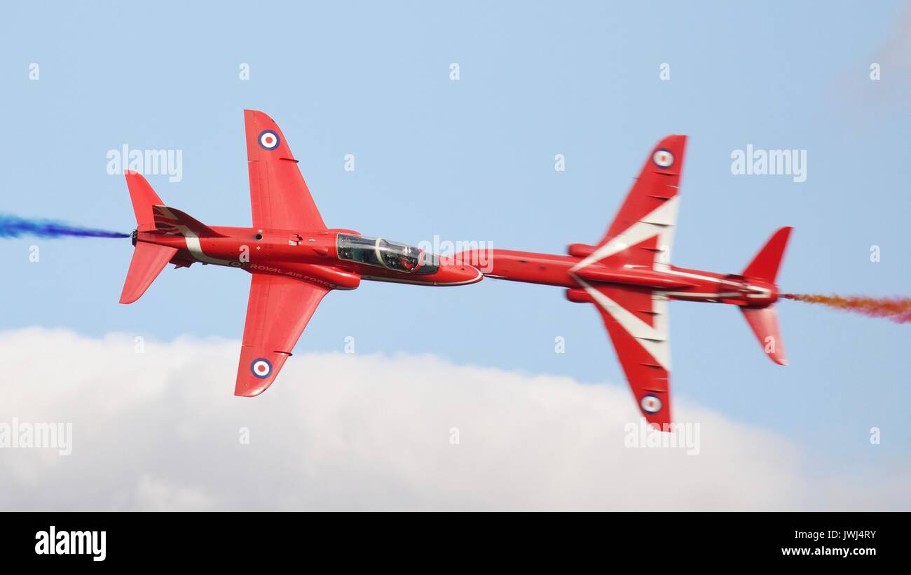 The Red Arrows performing a high speed crossover Stock Photo - Alamy