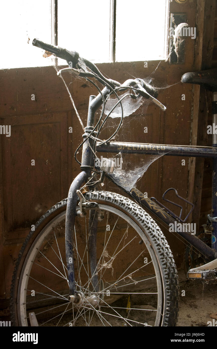 Discarded bikes hi-res stock photography and images - Alamy