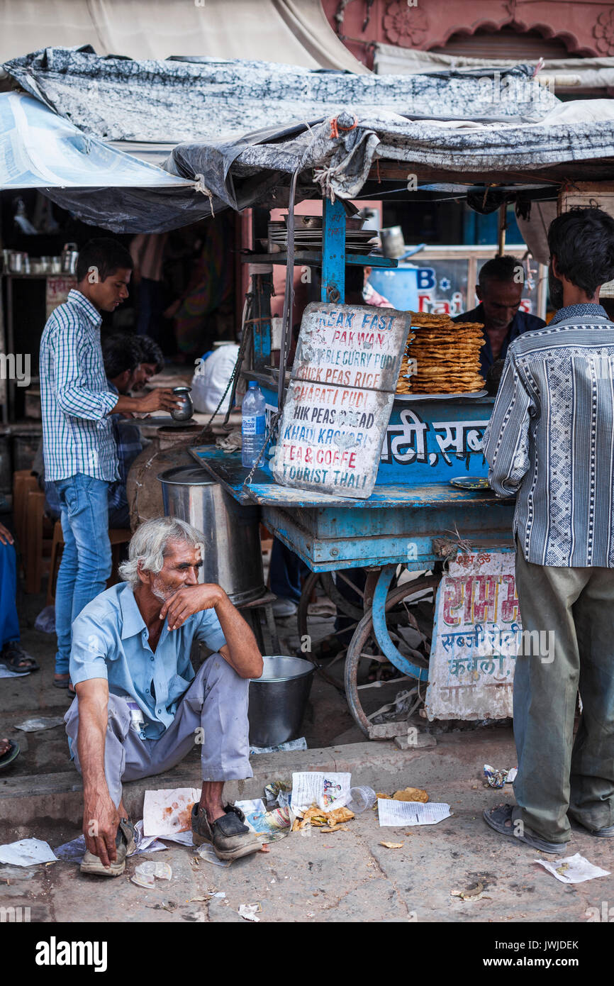 JODHPUR, INDIA - JANUARY 11, 2017: Undefined people at work in street ...