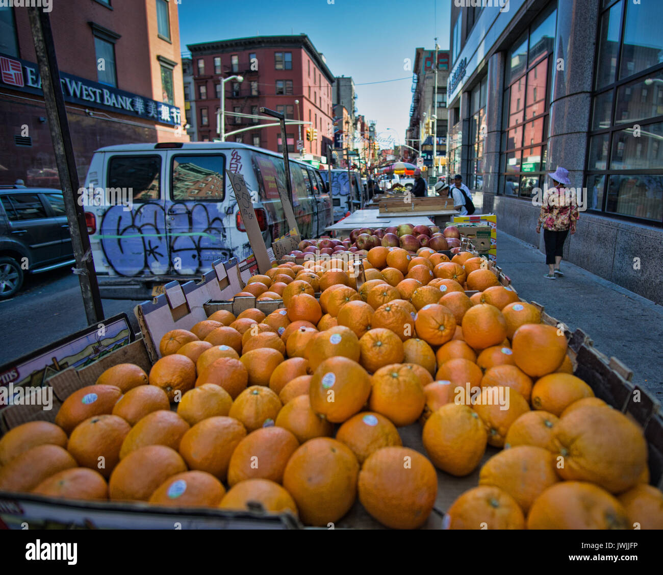 Orange fruit stand hi-res stock photography and images - Alamy