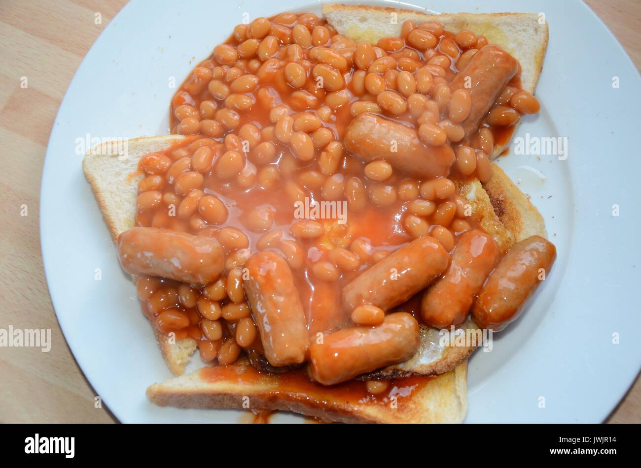 Beans on toast family hi-res stock photography and images - Alamy