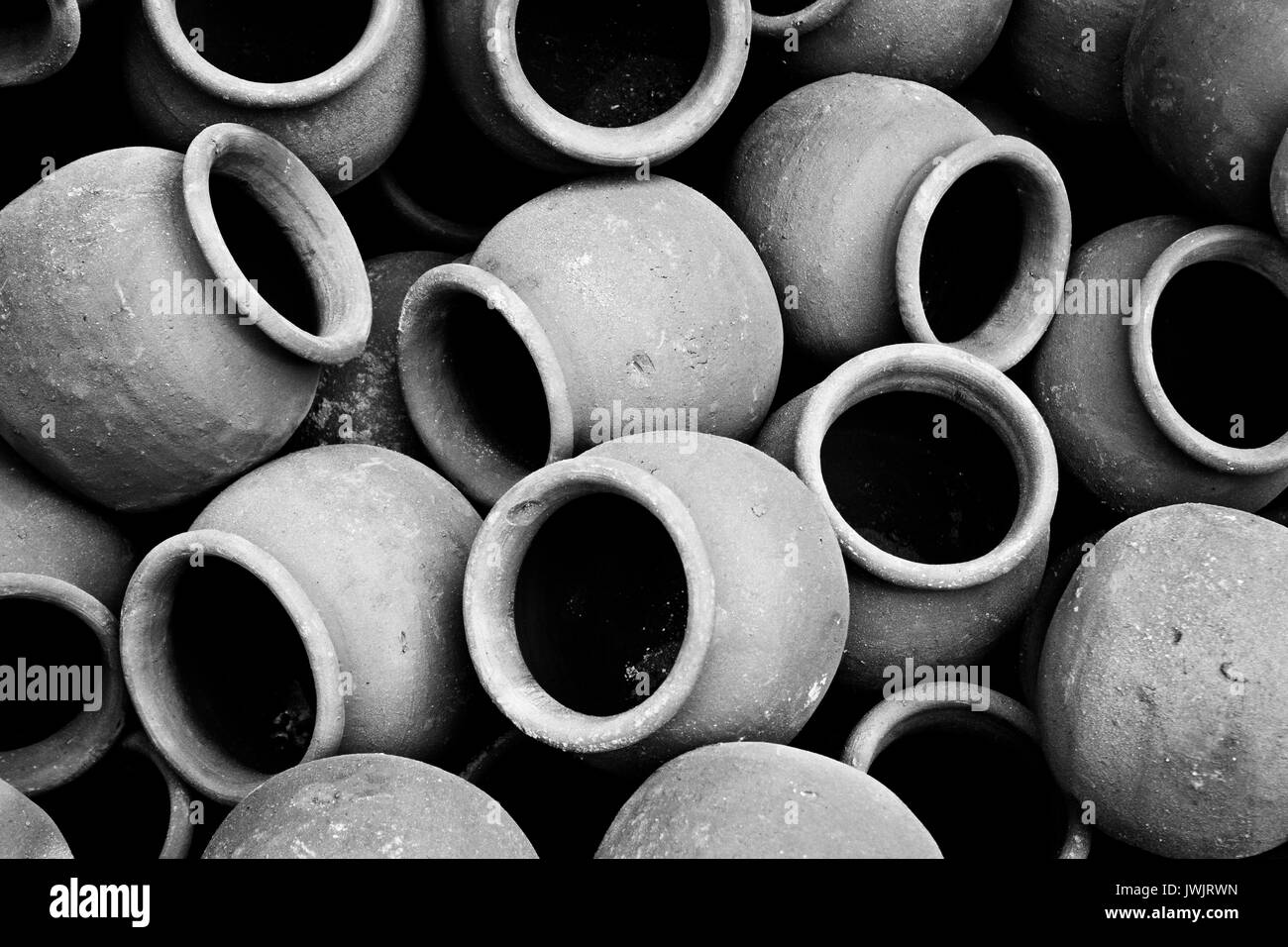 India clay pot water hi-res stock photography and images - Alamy