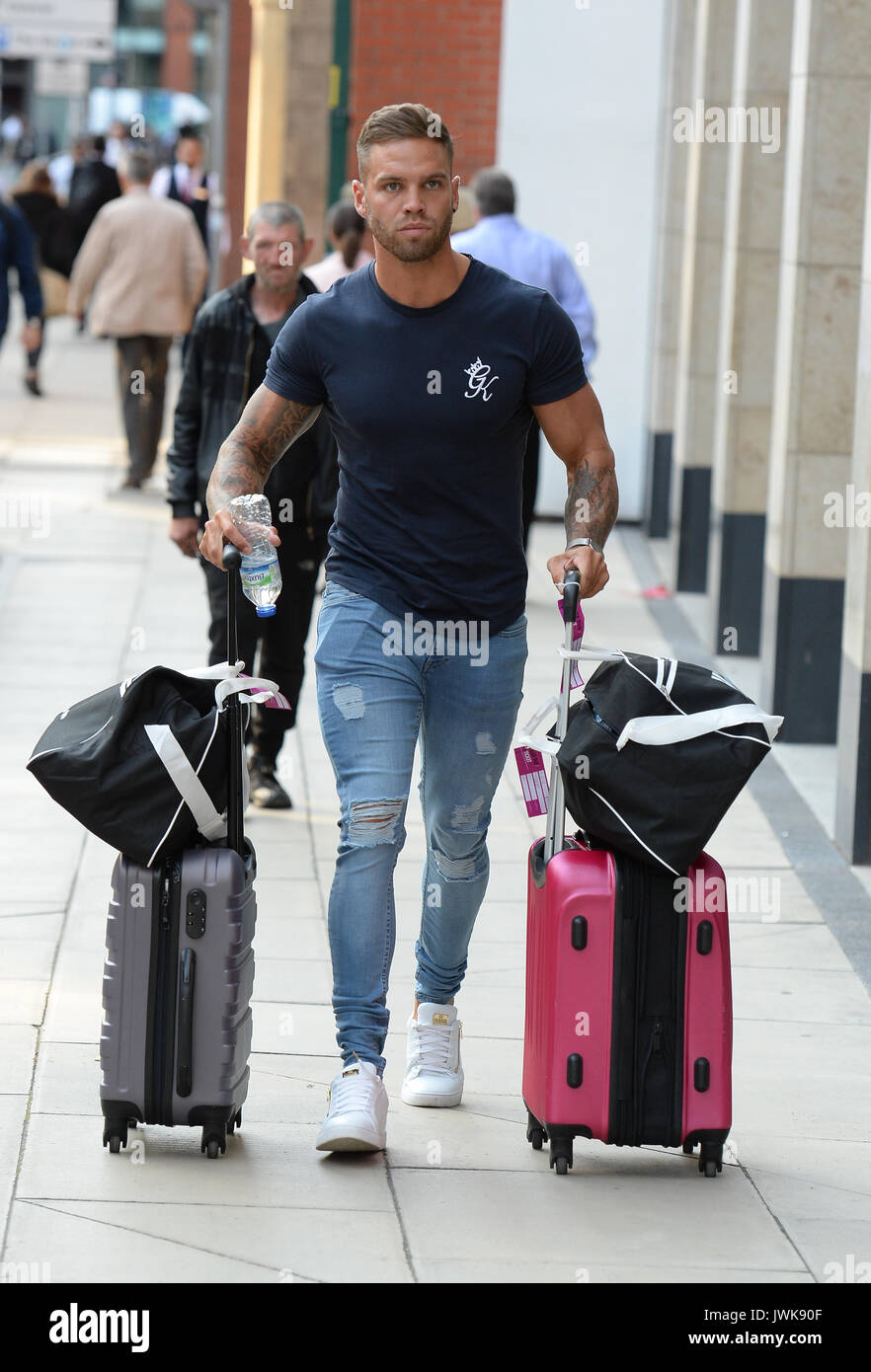 Love Island Couple Jessica Shears and Dominic Lever spotted arriving ...