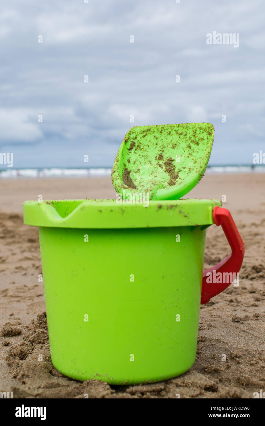 Sand bucket hi-res stock photography and images - Alamy