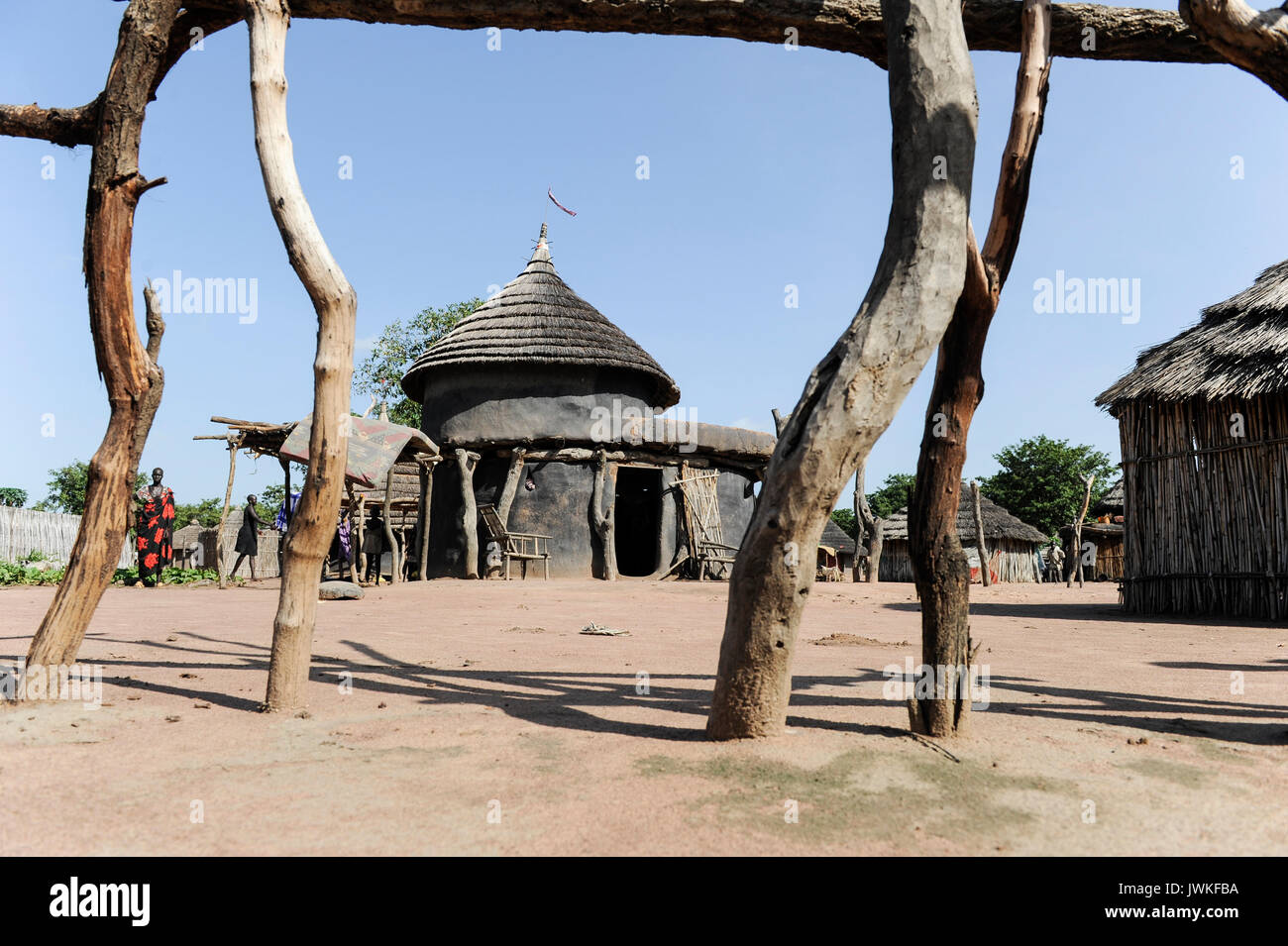 Sudan dinka hut hi-res stock photography and images - Alamy