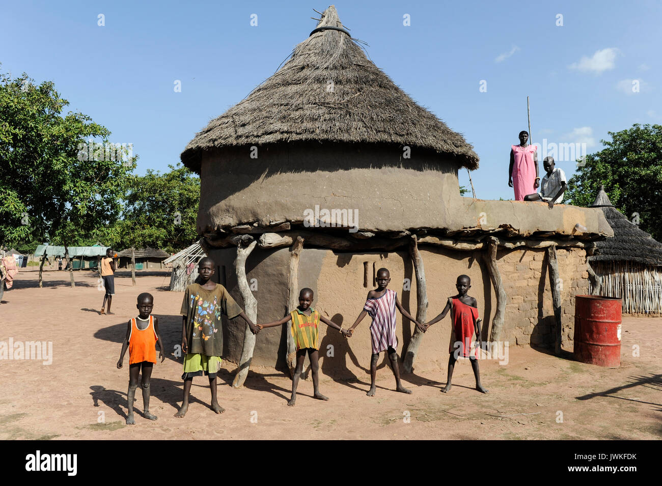 SOUTH SUDAN, village near Rumbek, clay hut of Dinka tribe Stock Photo ...