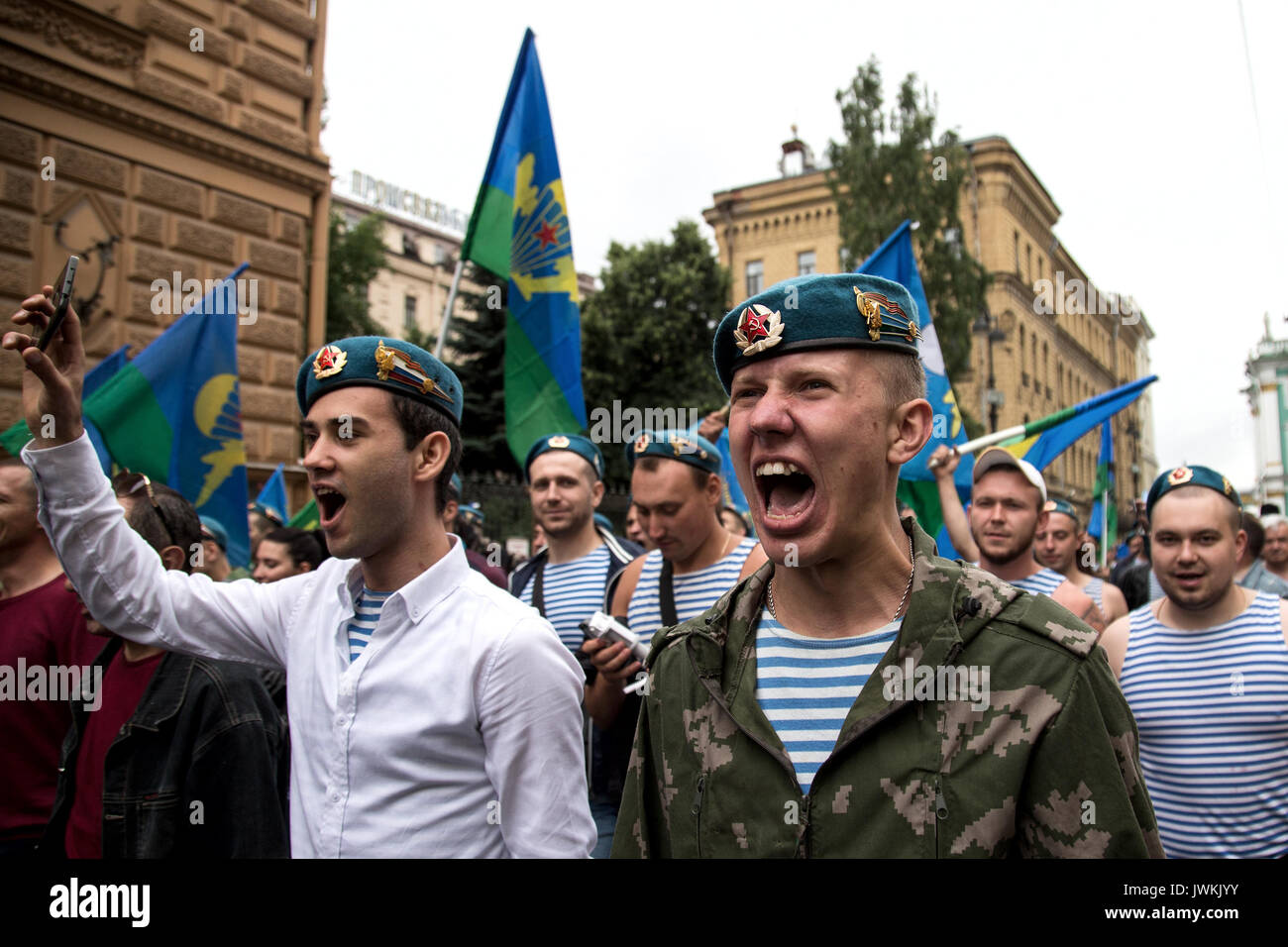 Former Russian paratroopers during the Russian 'Paratroopers Day ...