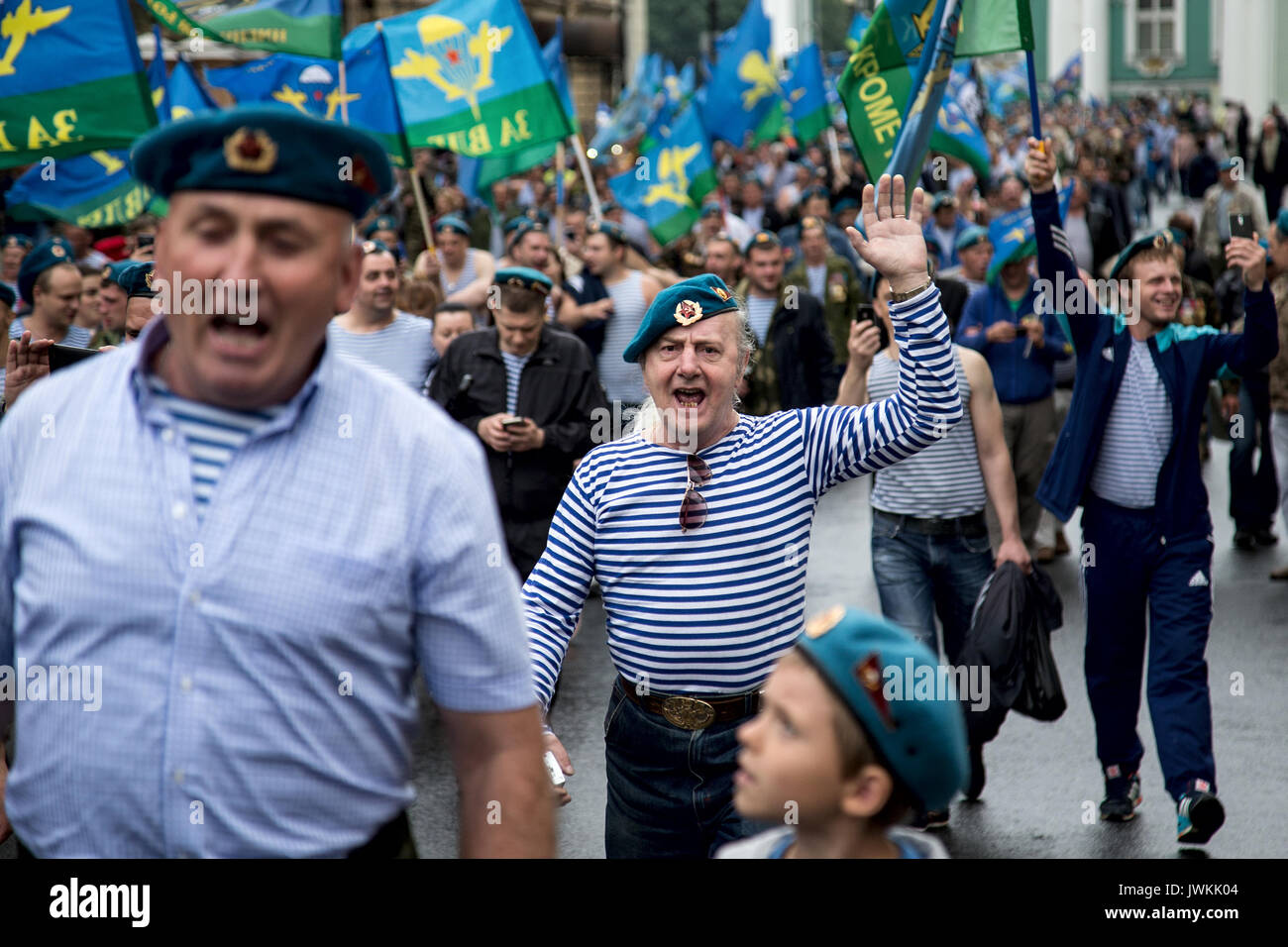 Former Russian paratroopers during the Russian 'Paratroopers Day ...