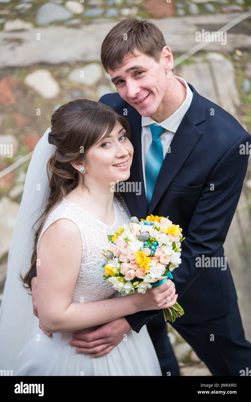 Beautiful married couple in the wedding day Stock Photo - Alamy