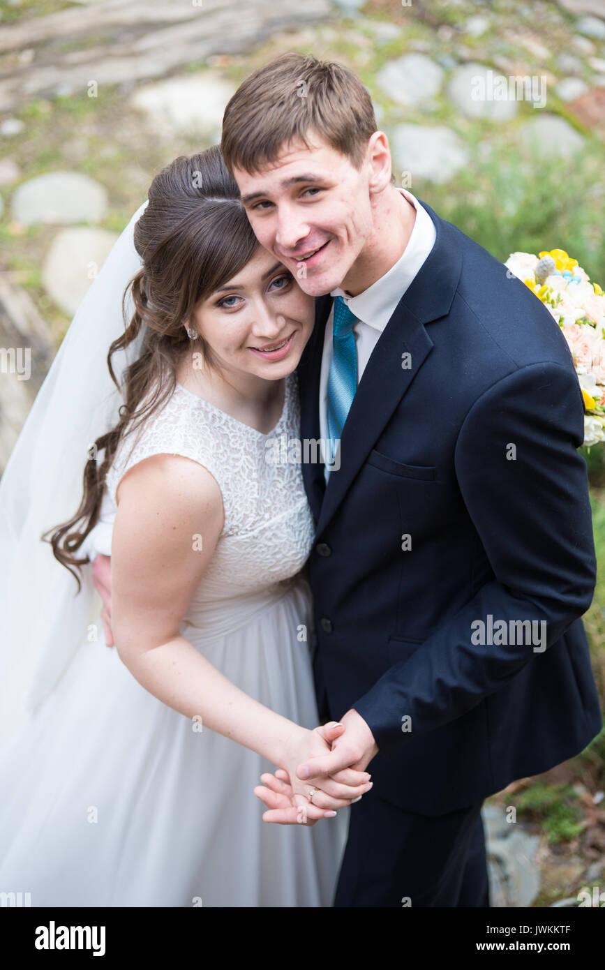 Beautiful married couple in the wedding day Stock Photo - Alamy