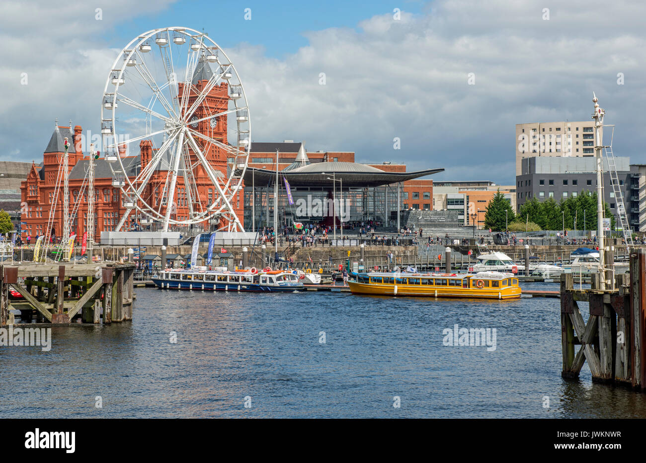 Cardiff bay white water hi-res stock photography and images - Alamy