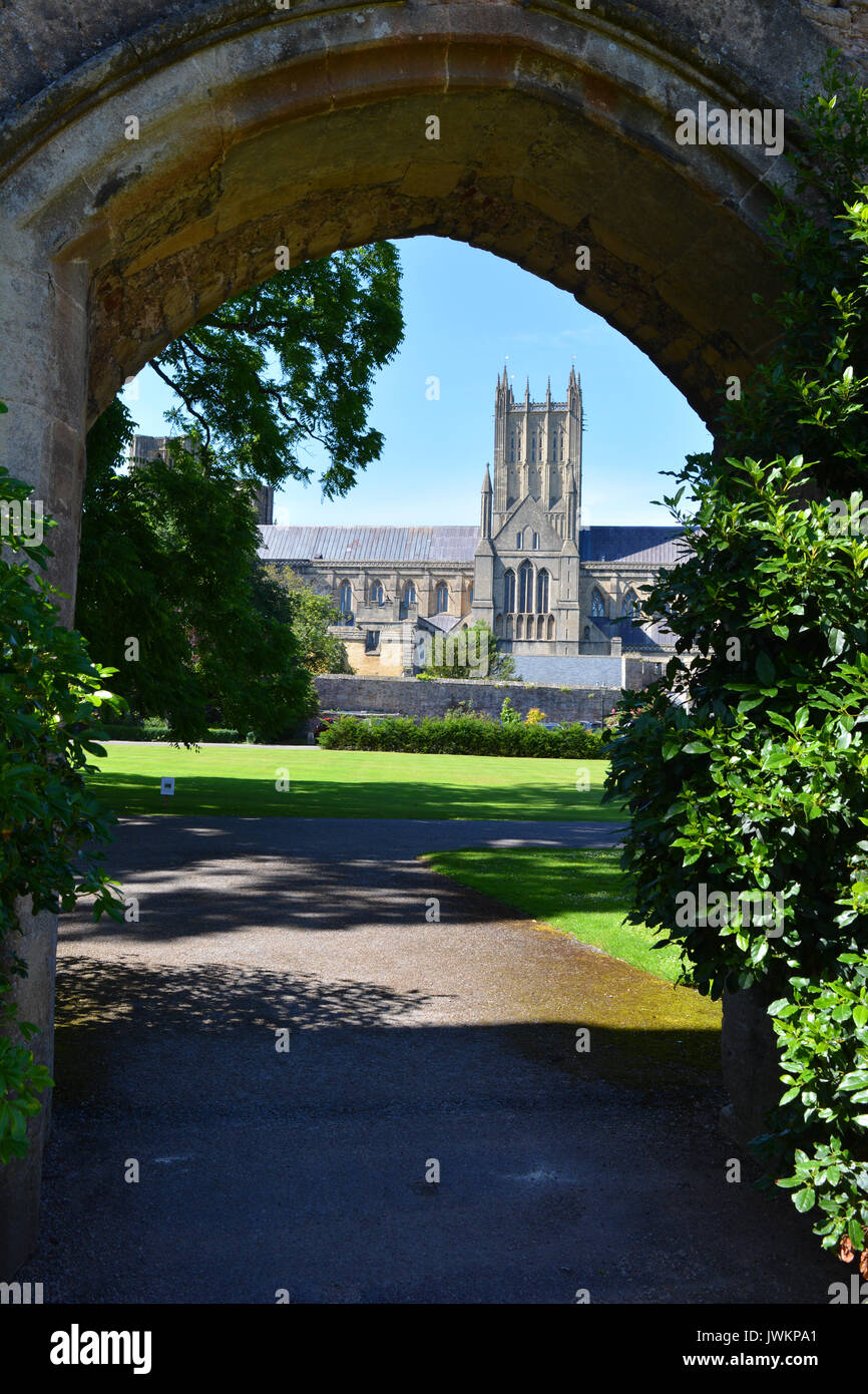 Archway garden england hi-res stock photography and images - Alamy