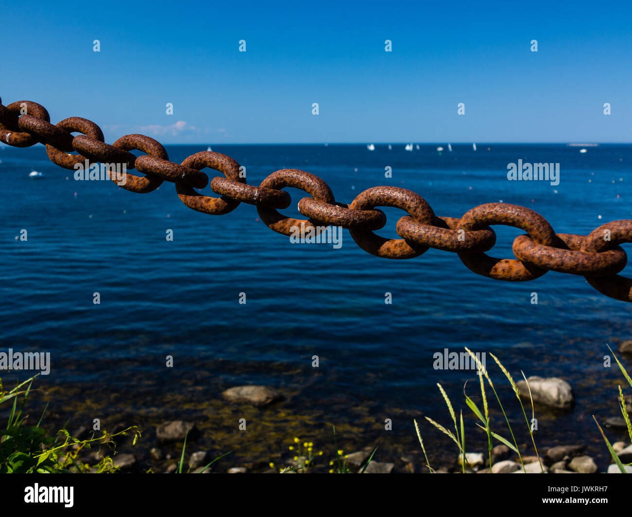 Post and chain barrier hi-res stock photography and images - Alamy