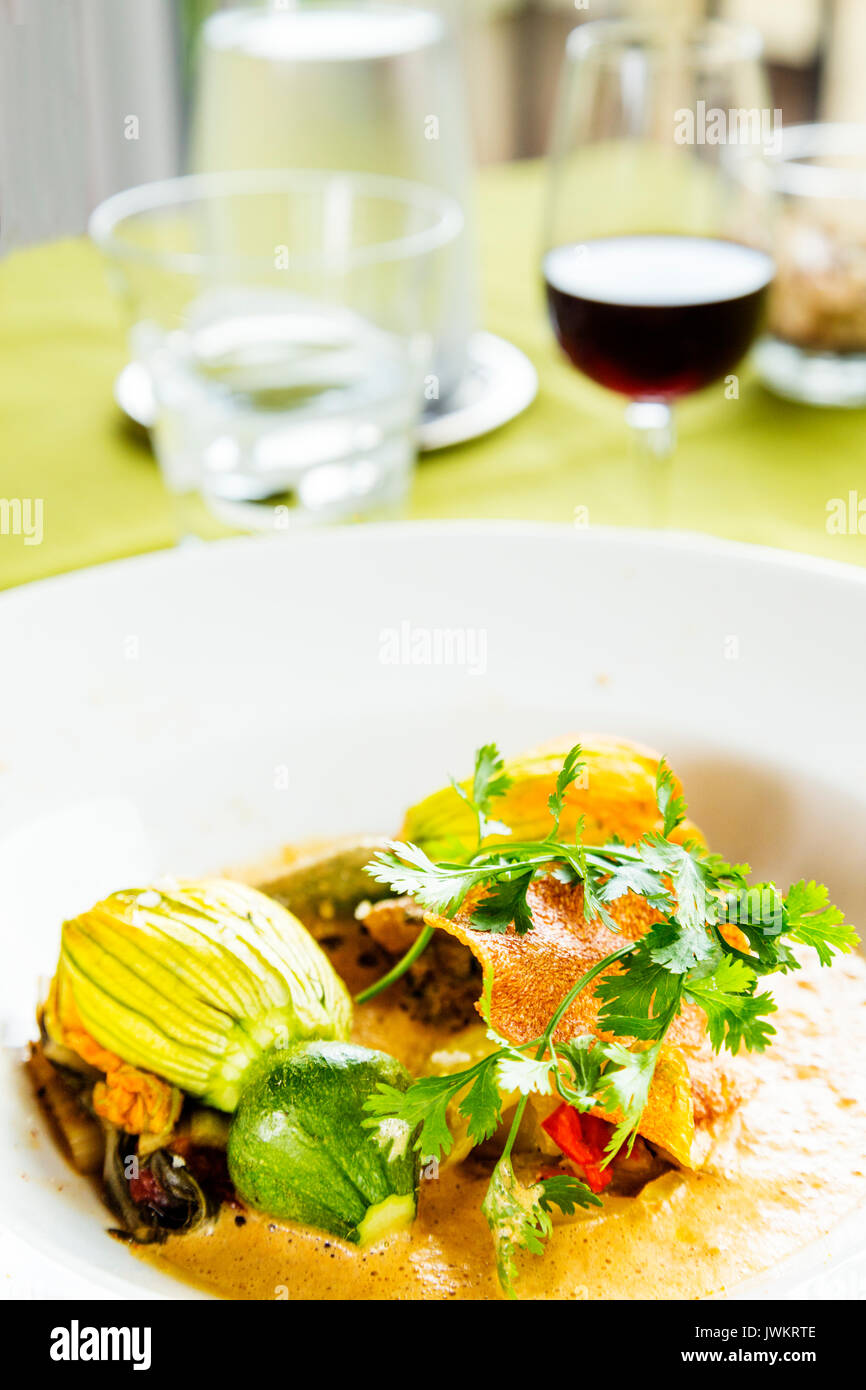 French lunch table hi-res stock photography and images - Alamy