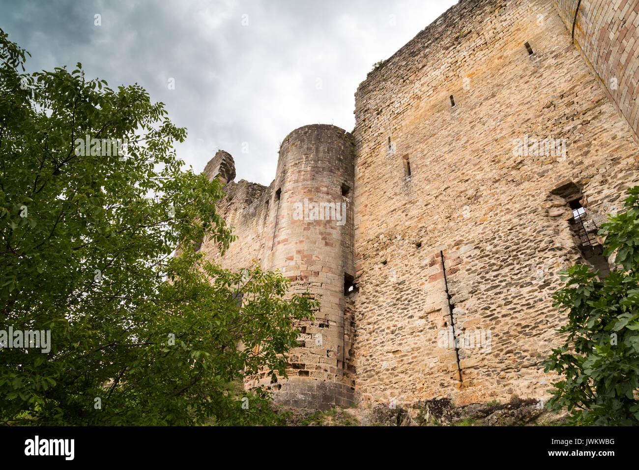 Crenelated stone walls hi-res stock photography and images - Alamy