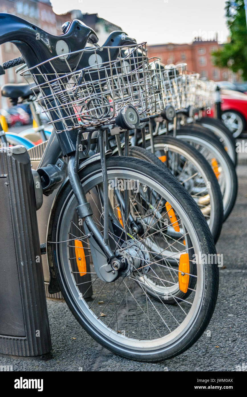 Alternate row hi-res stock photography and images - Alamy