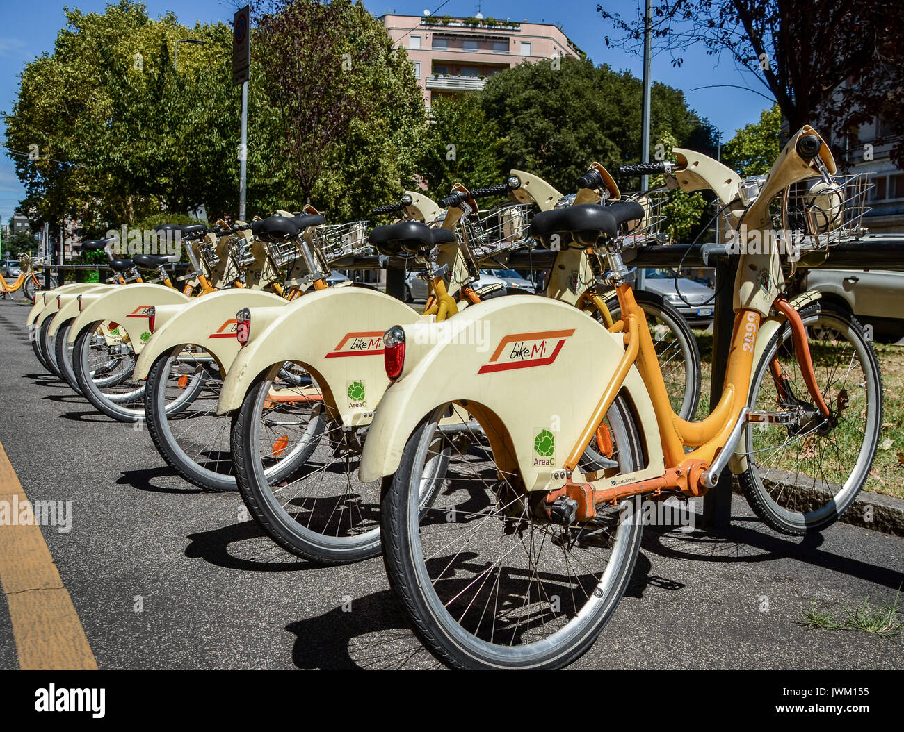 Rome bicycle bike bikes italy hi-res stock photography and images - Alamy