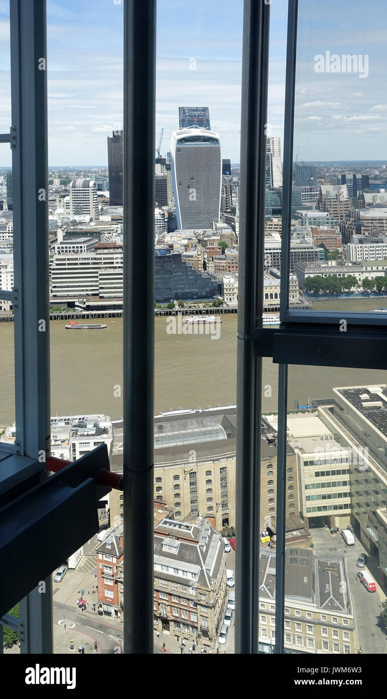 Panoramic aerial view shard downtown hi-res stock photography and ...