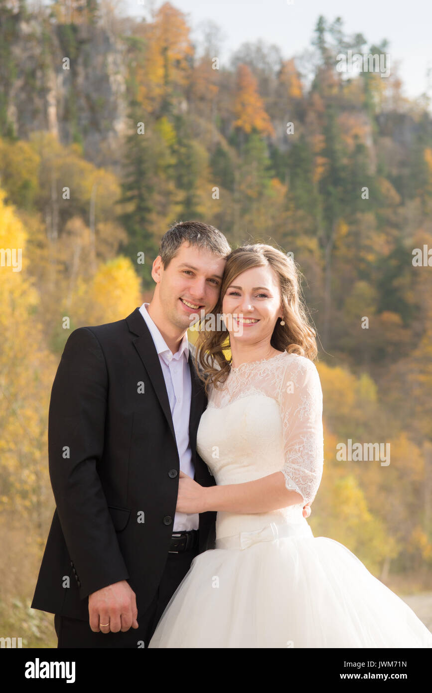 Beautiful married couple in the wedding day Stock Photo - Alamy