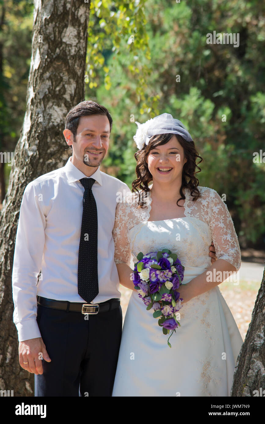 Beautiful married couple in the wedding day Stock Photo - Alamy