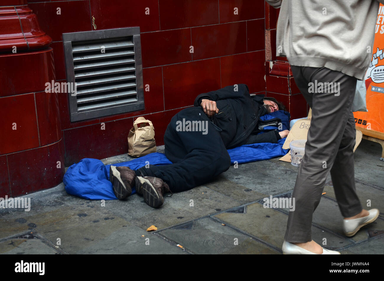 London, UK, 13/08/2017 British homeless - why man sleeping on pavement ...