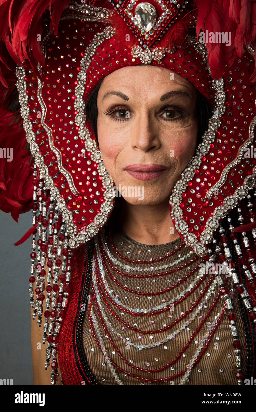 Drag queen bar hi-res stock photography and images - Alamy