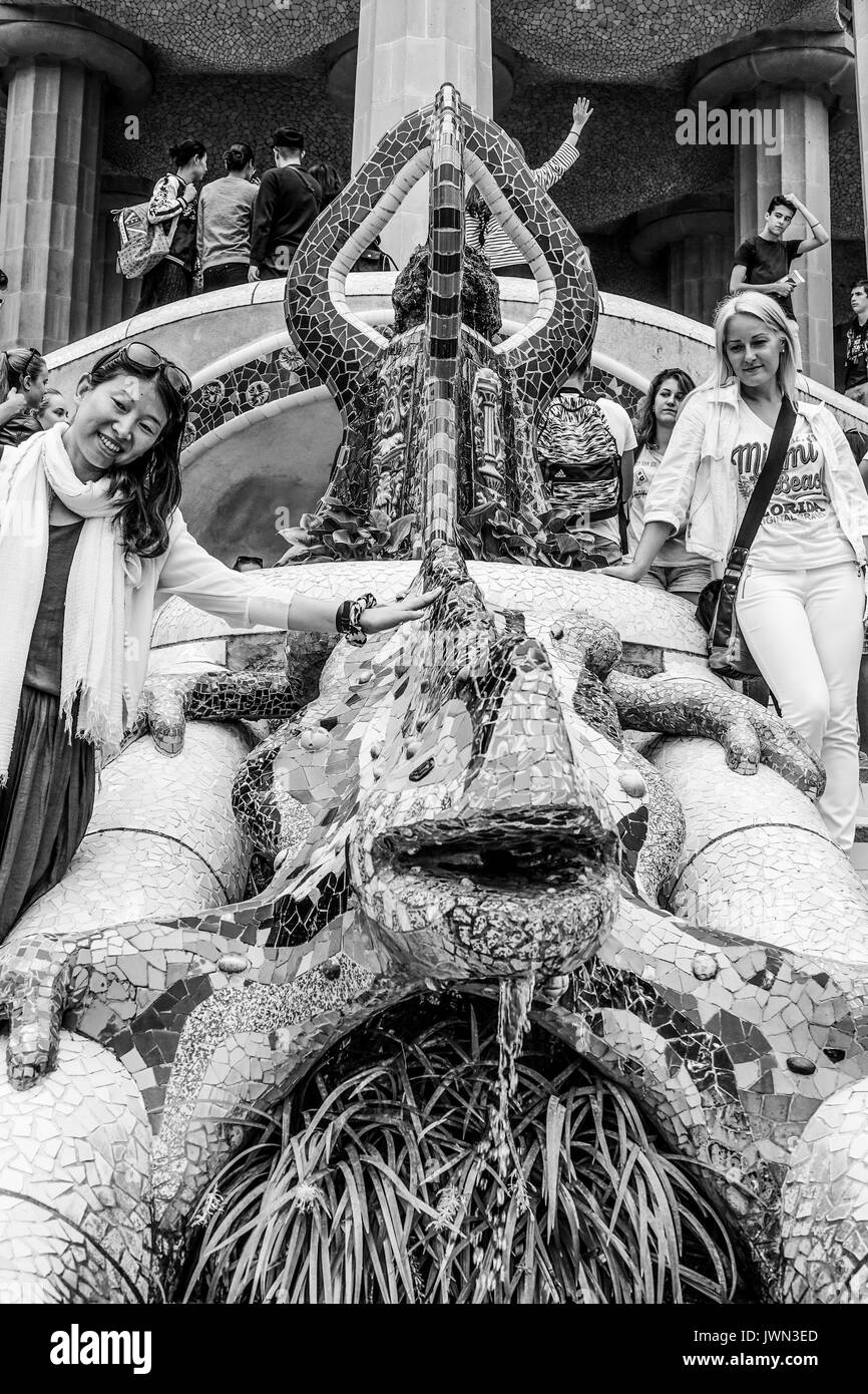 The famous lizard at Park Guell - made of mosaic chips - Antoni Gaudi ...