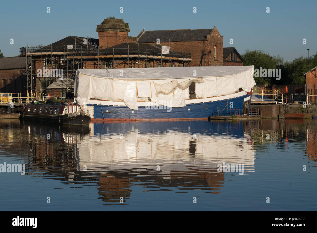 Replica Scottish fishing boat in Gloucester docks Stock Photo - Alamy