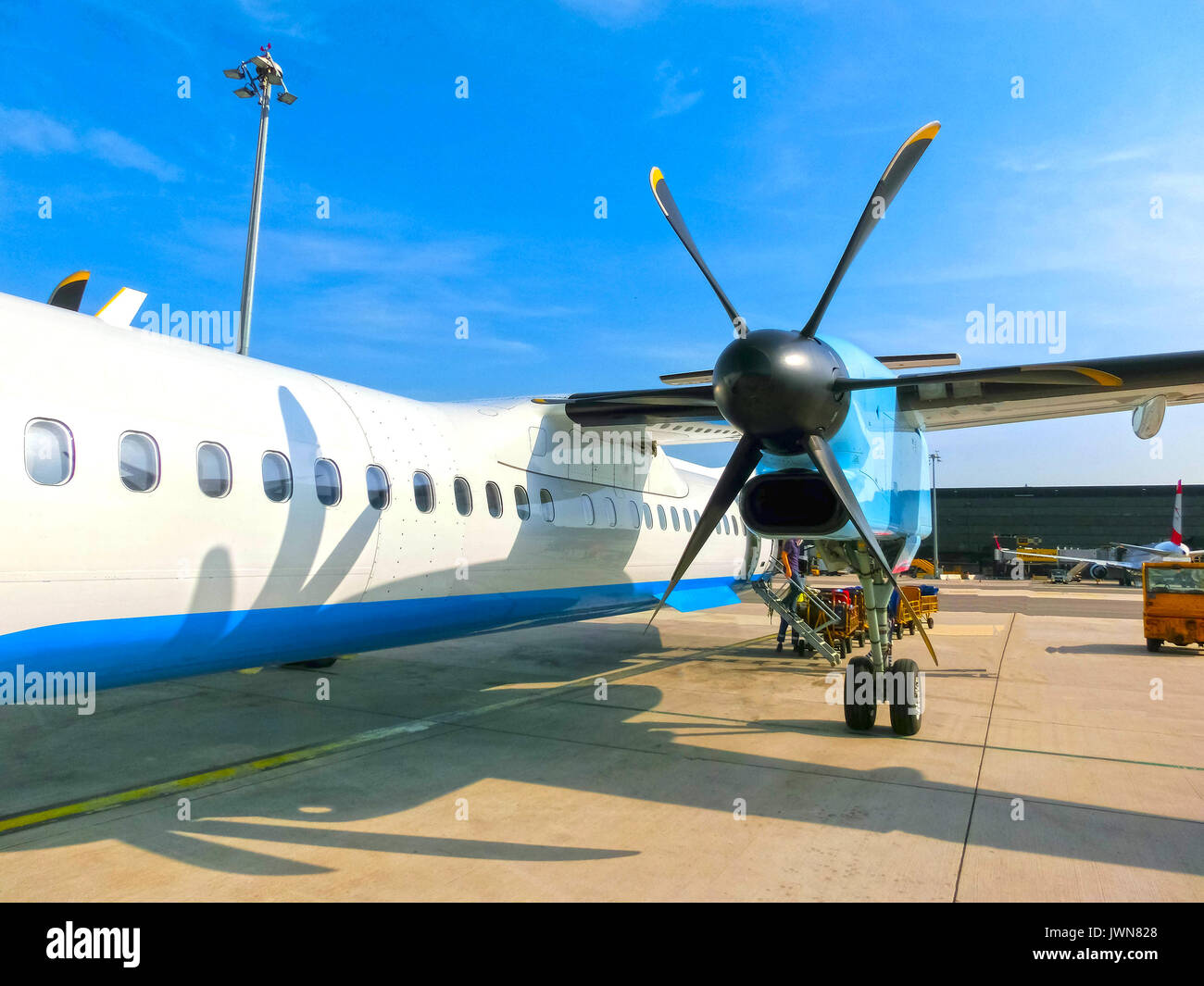 Narrow body aircraft hi-res stock photography and images - Alamy
