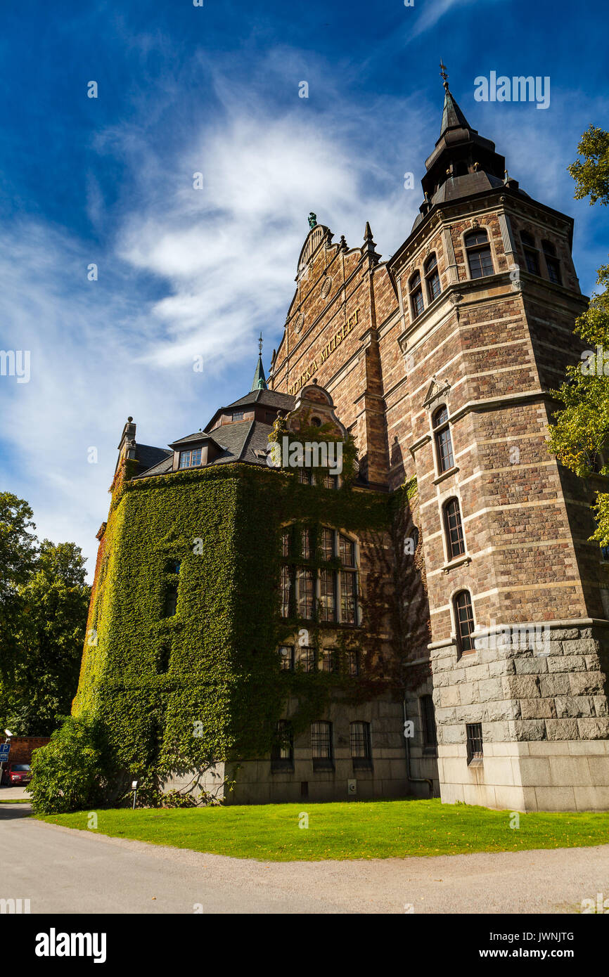 Facade greenery hi-res stock photography and images - Alamy