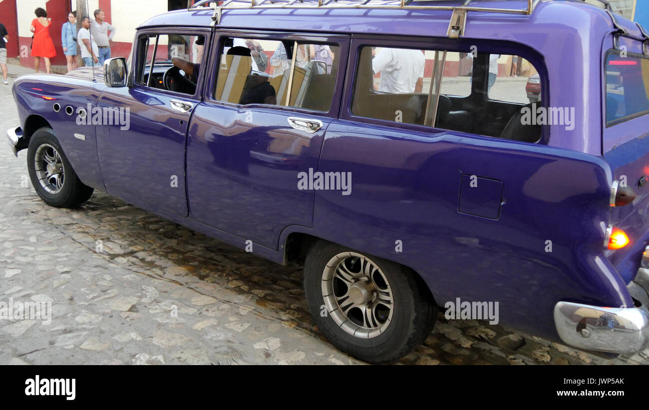 Violet car hi-res stock photography and images - Alamy