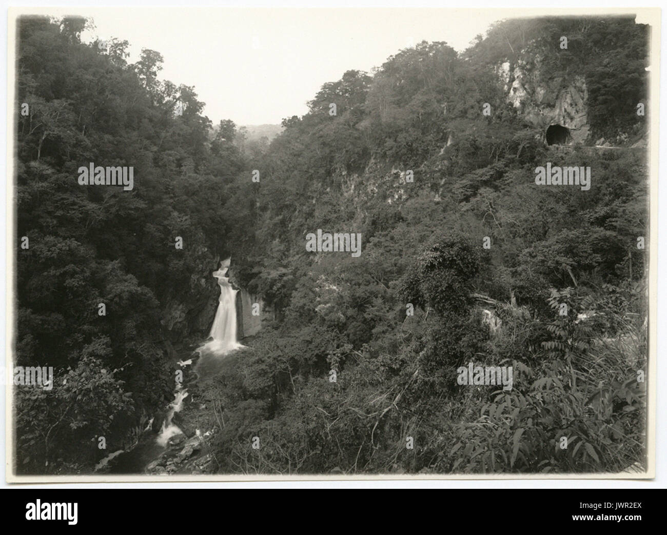 Atoyac Waterfall and Ferrocarril Mexicano tunnel Stock Photo - Alamy